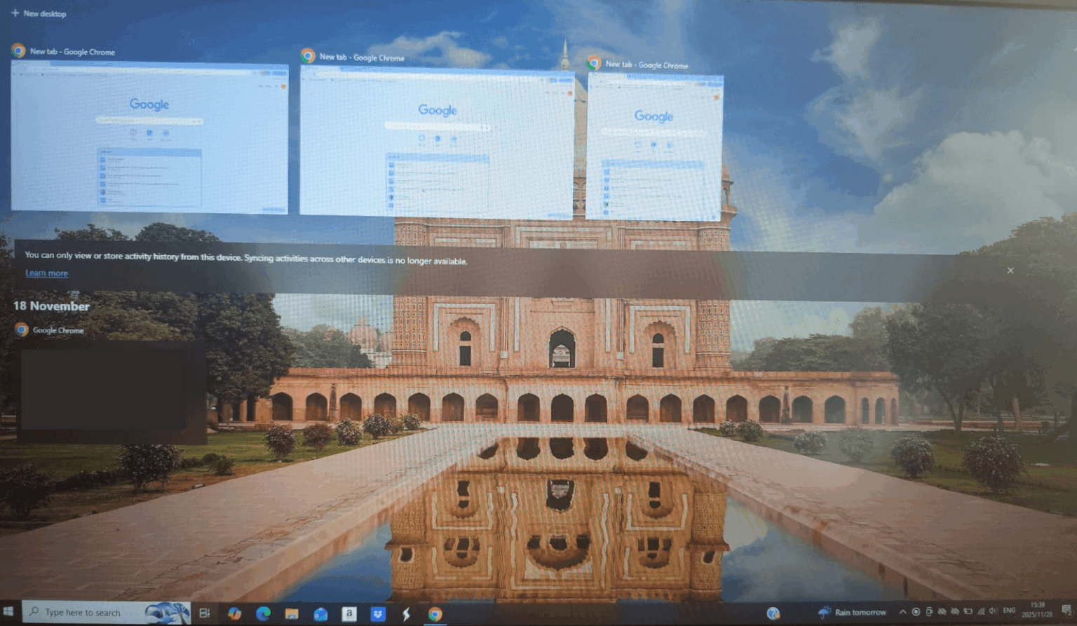 How to switch between open windows in Windows 11